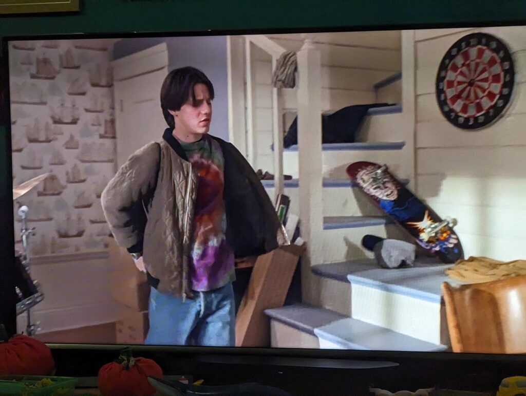Max from Hocus Pocus (1993) has a Hellraiser skateboard - F*XOXO