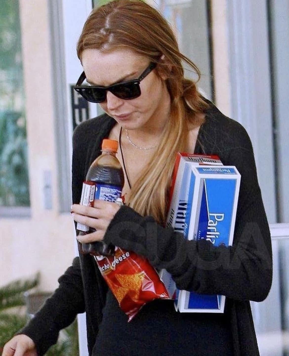 Lindsay Lohan leaving the store with 400 cigarettes, 2008 – F*XOXO