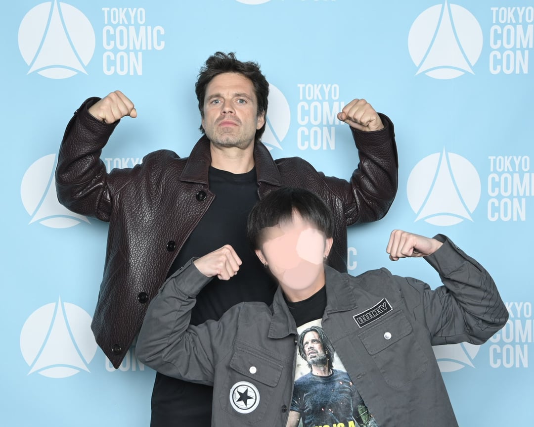 A fan in Japan drew in his hand the pose he wanted to do with Sebastian ...