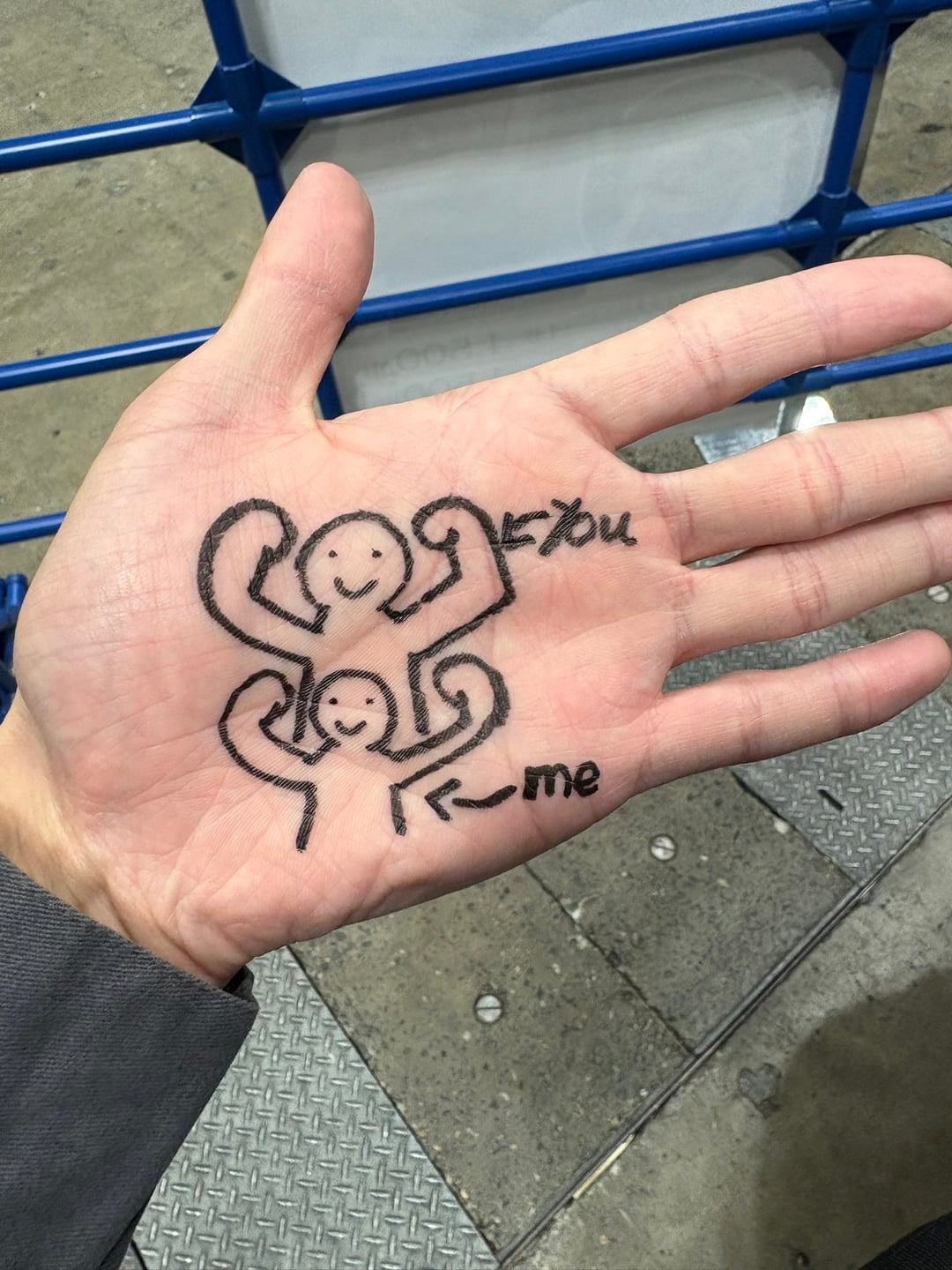 A fan in Japan drew in his hand the pose he wanted to do with Sebastian ...